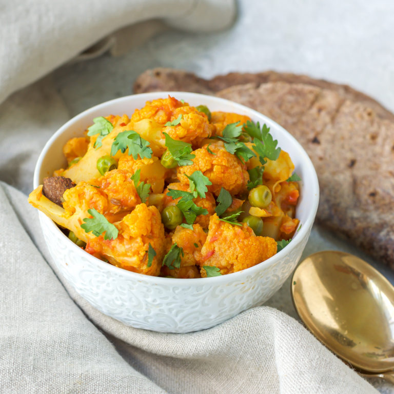 Gobi Mattar Sabzi (Cauliflower and Peas Curry) - Iamstufft